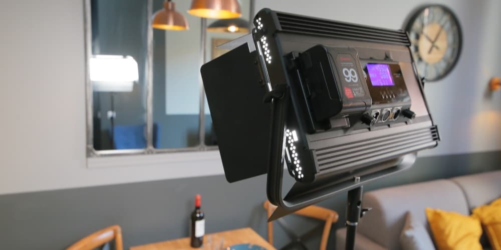 What is included in a V mount battery kit and how to build one?